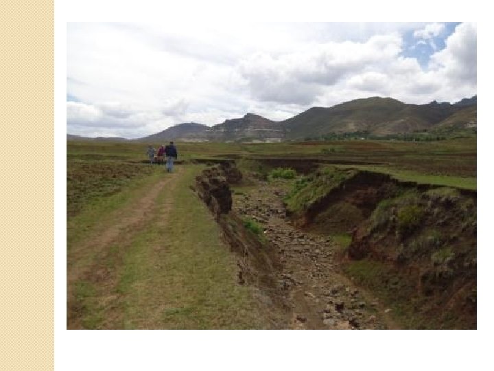 TOPOGRAPHY ASSOCIATED WITH HORIZONTALLY LAYERE ROCKS TOPOGRAFIE GEASSOSIEER