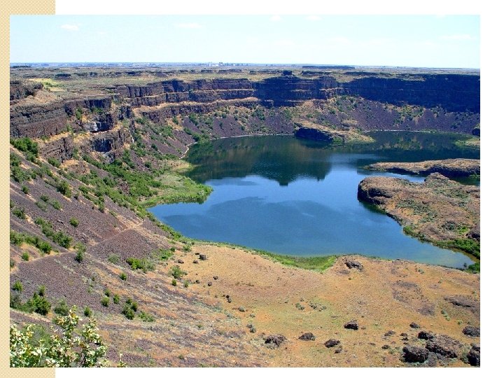 TOPOGRAPHY ASSOCIATED WITH HORIZONTALLY LAYERE ROCKS TOPOGRAFIE GEASSOSIEER