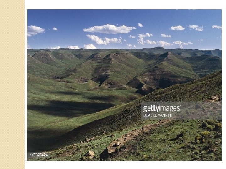TOPOGRAPHY ASSOCIATED WITH HORIZONTALLY LAYERE ROCKS TOPOGRAFIE GEASSOSIEER