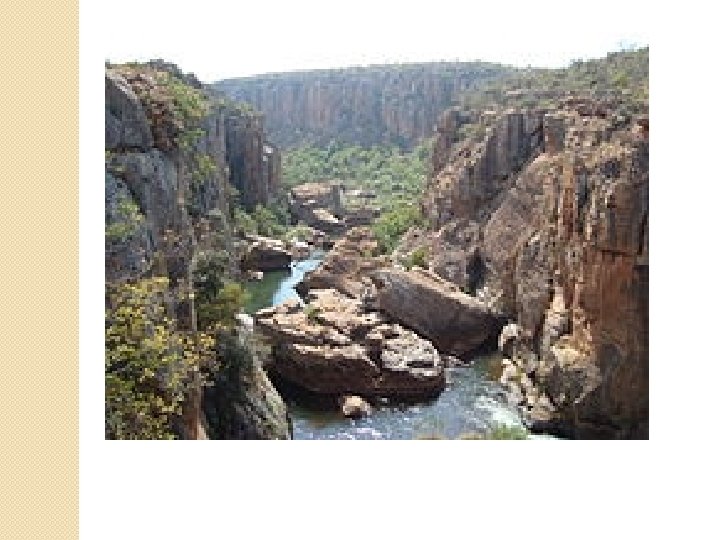 TOPOGRAPHY ASSOCIATED WITH HORIZONTALLY LAYERE ROCKS TOPOGRAFIE GEASSOSIEER