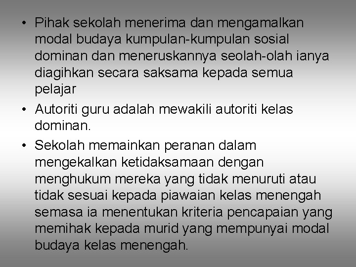 KONSEP SOSIALISASI Proses mempelajari peranan status dan nilai