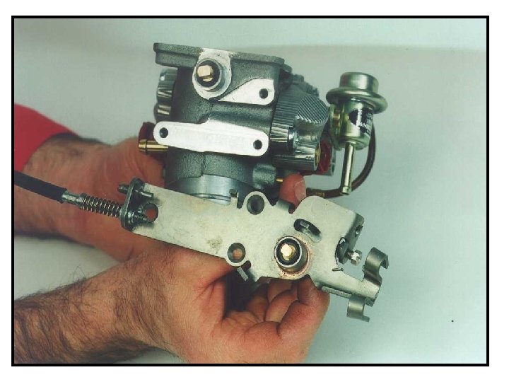 Das Kraftstoffsystem des ROTAX V 990 Motors Kraftstoffpumpe