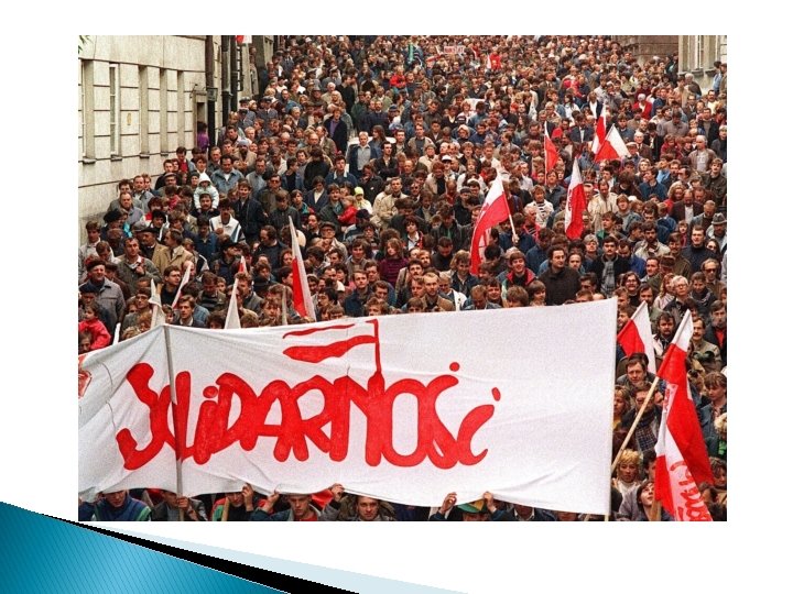 Revolutions of 1989 and openings towards democracy A