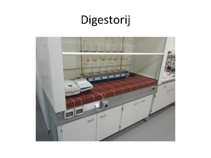 LABORATORIJSKI INVENTAR IN STEKLOVINA Laboratorijski inventar in steklovina