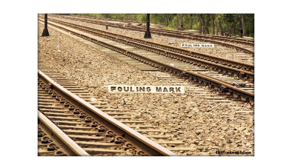 4 4Fouling marks distance pieces to platform lines